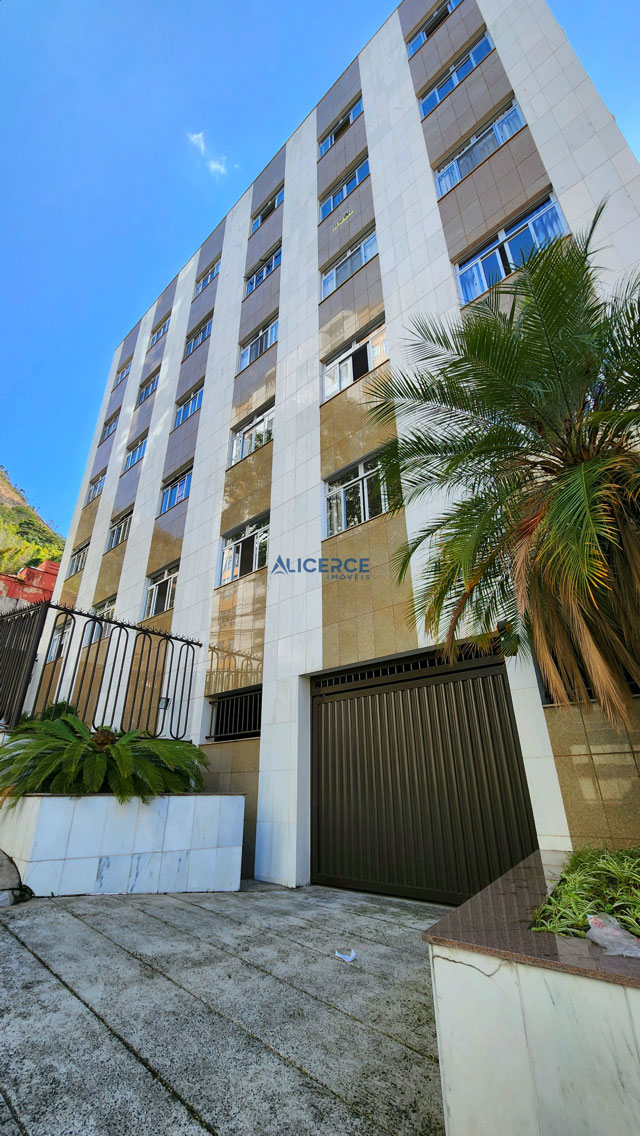 Apartamemto 2 quartos com garagem na Delfim Moreira (cód. 4525)