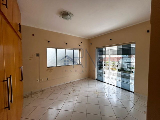 Apartamento com 03 Quartos, sendo 1 Suíte para locação no Centro em ...